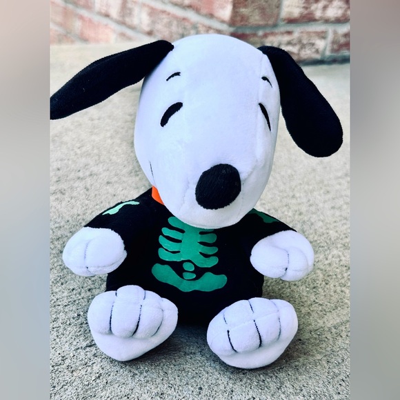 Hallmark | Toys | Peanuts Snoopy Halloween Hallmark In Glow In The Dark ...